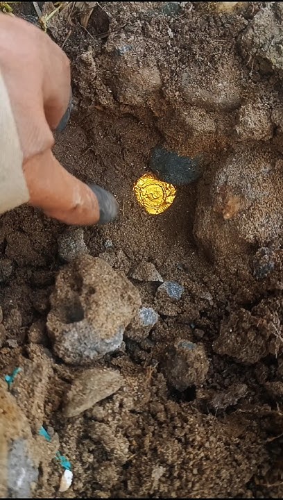 Gold coin treasure hunt #metaldetecting - YouTube