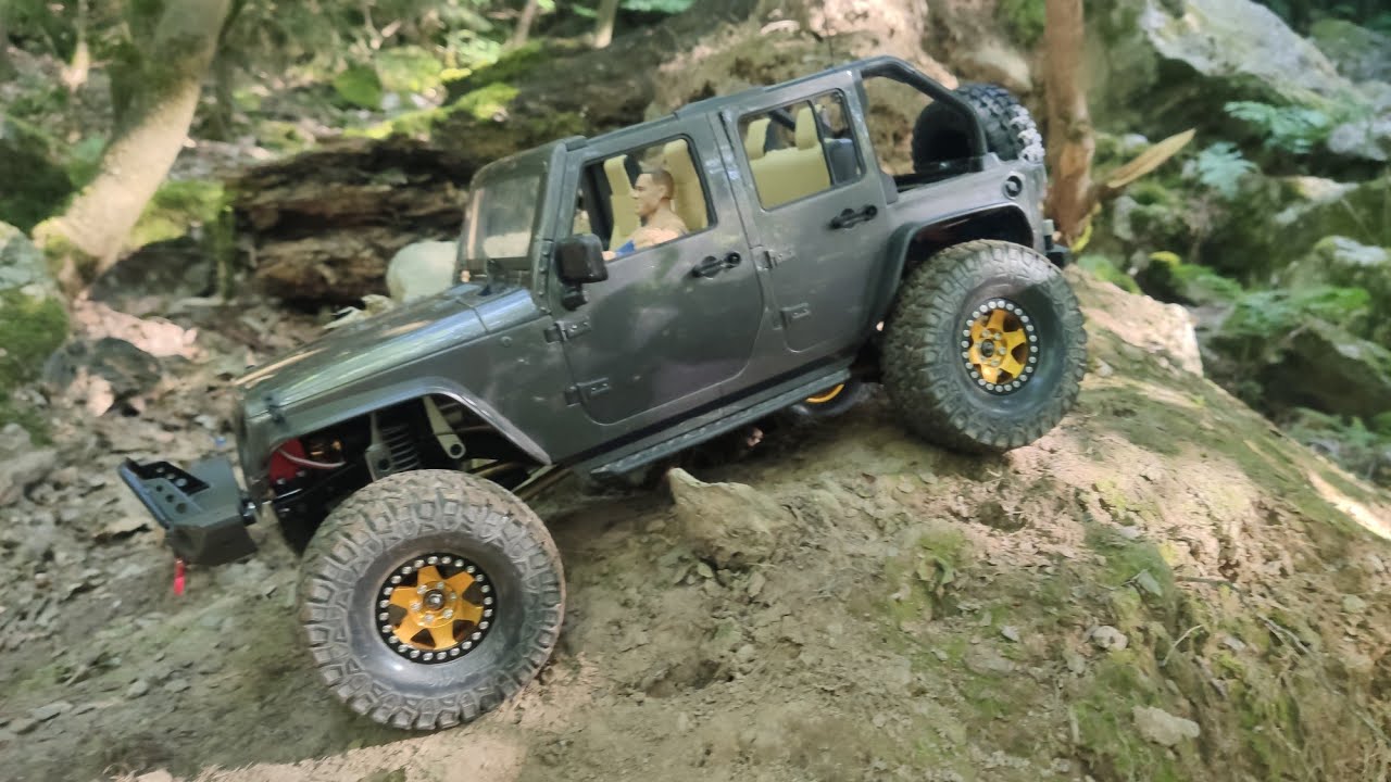 The Axial SCX10 2: injora Jeep rubicon hardbody #axial #rc - YouTube