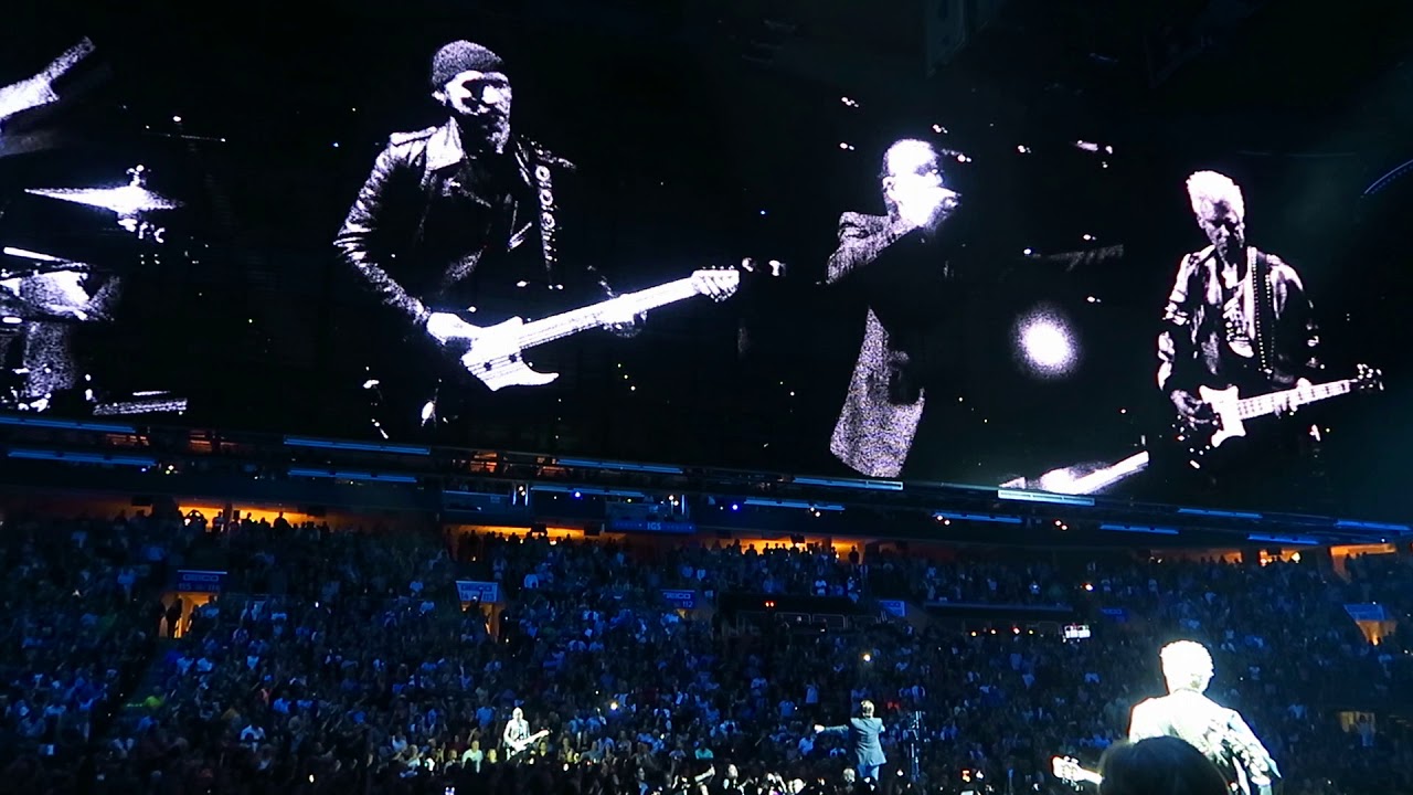 U2 eXPERIENCE + iNNOCENCE tOUR 2018 live concert at Wells Fargo Center ...