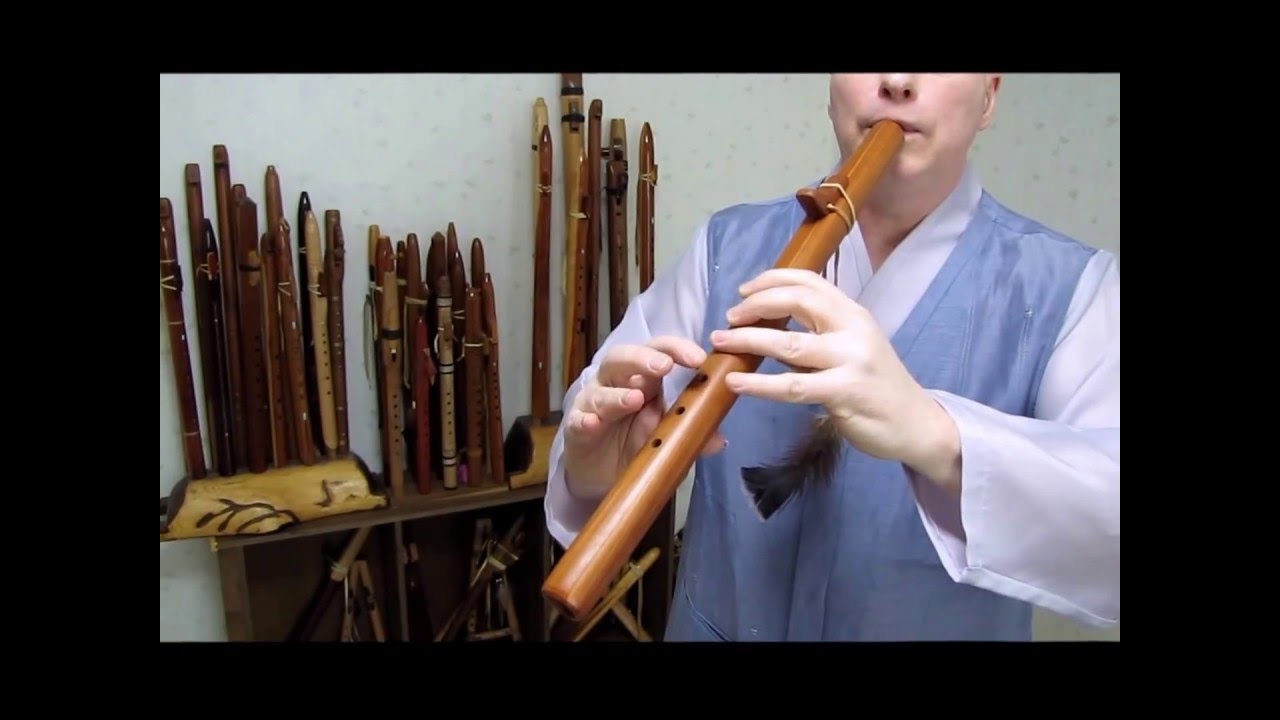 On a Sunday: Jonah Thompson Eastern Cedar F#m Flute - YouTube