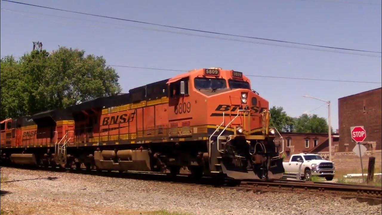 NS 18K @ LOGANSPORT, IN 5 22 24 BNSF 5809 BNSF 9261 UP 7110 NS 8100NKP BNSF 4200 - YouTube