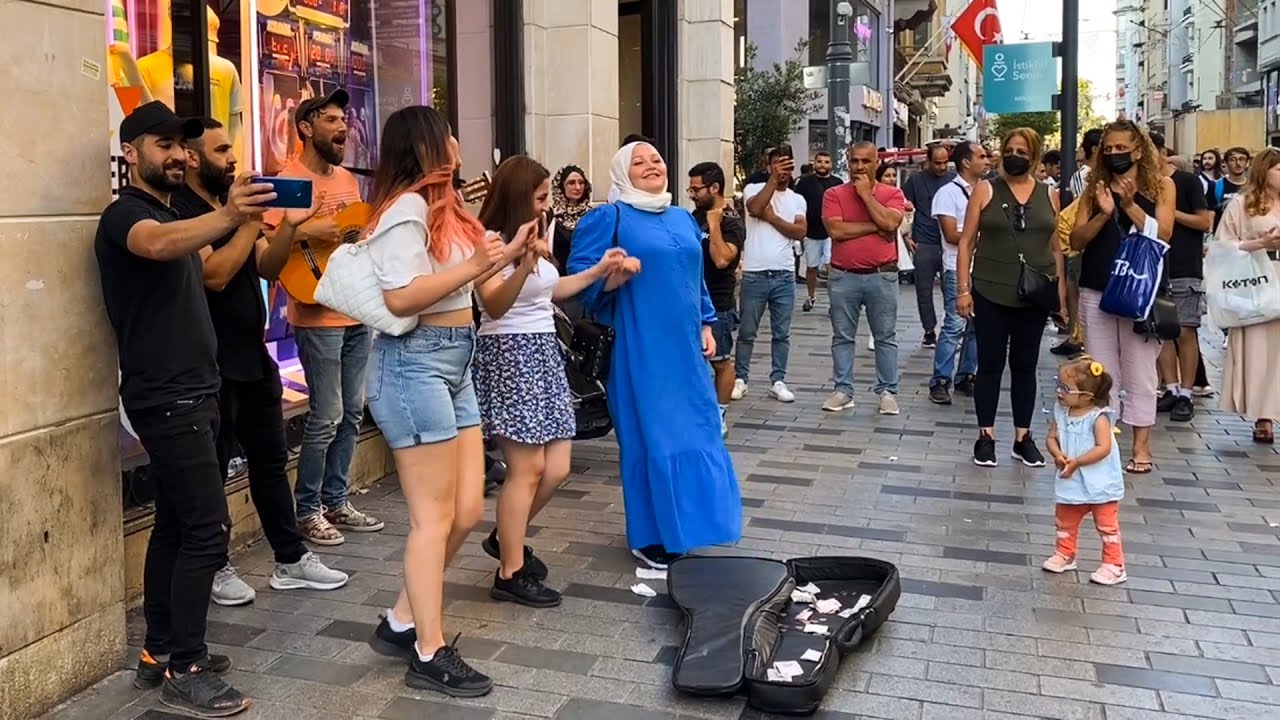 Street Music and Dancing Girls in Istanbul 💃 Turkey Walking Tour - YouTube