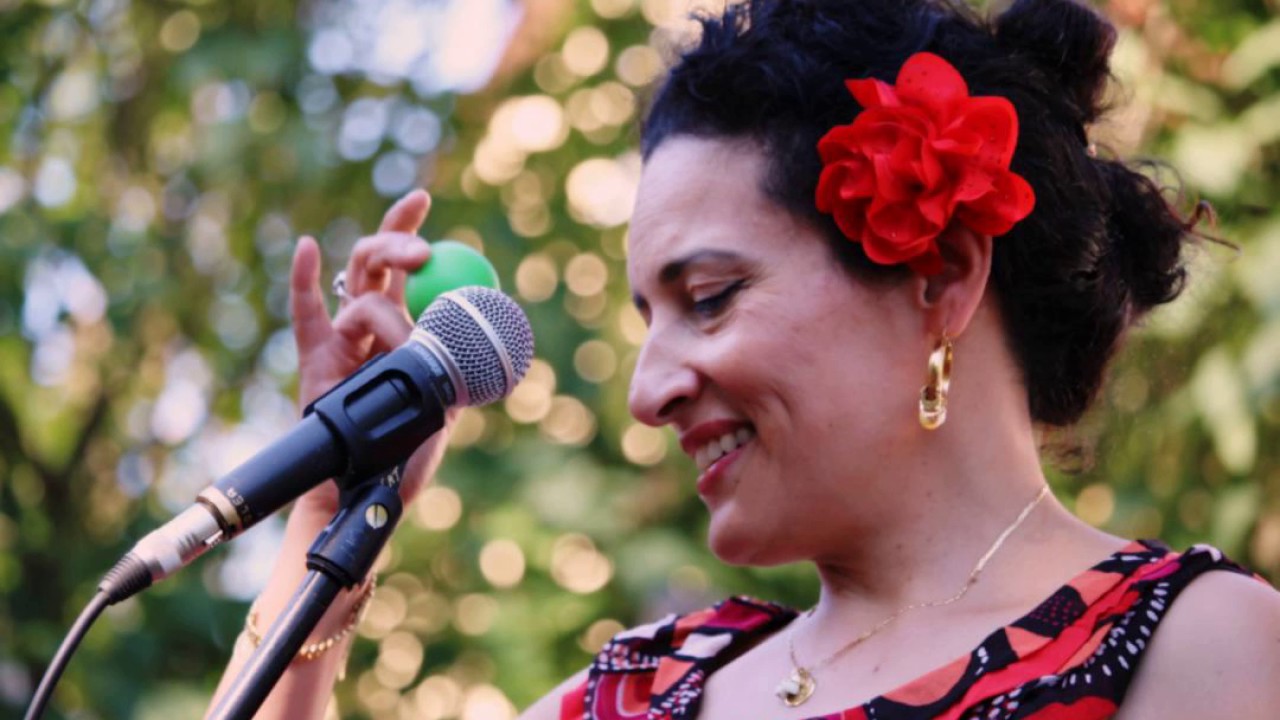 Latin-Duo aus Frankfurt - Besame Mucho - YouTube