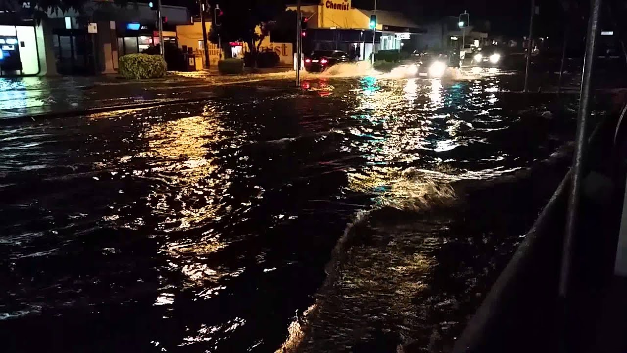 Sandgate Under Water! Brisbane Floods 1 May 2015 - YouTube