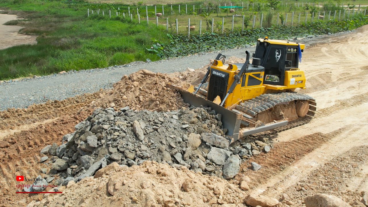 Beautiful Power Biggest Dozer Moving Gravel Special Machinery ...