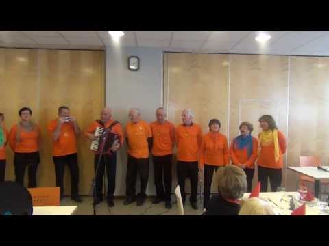 Snoč pa dau je slamca padla