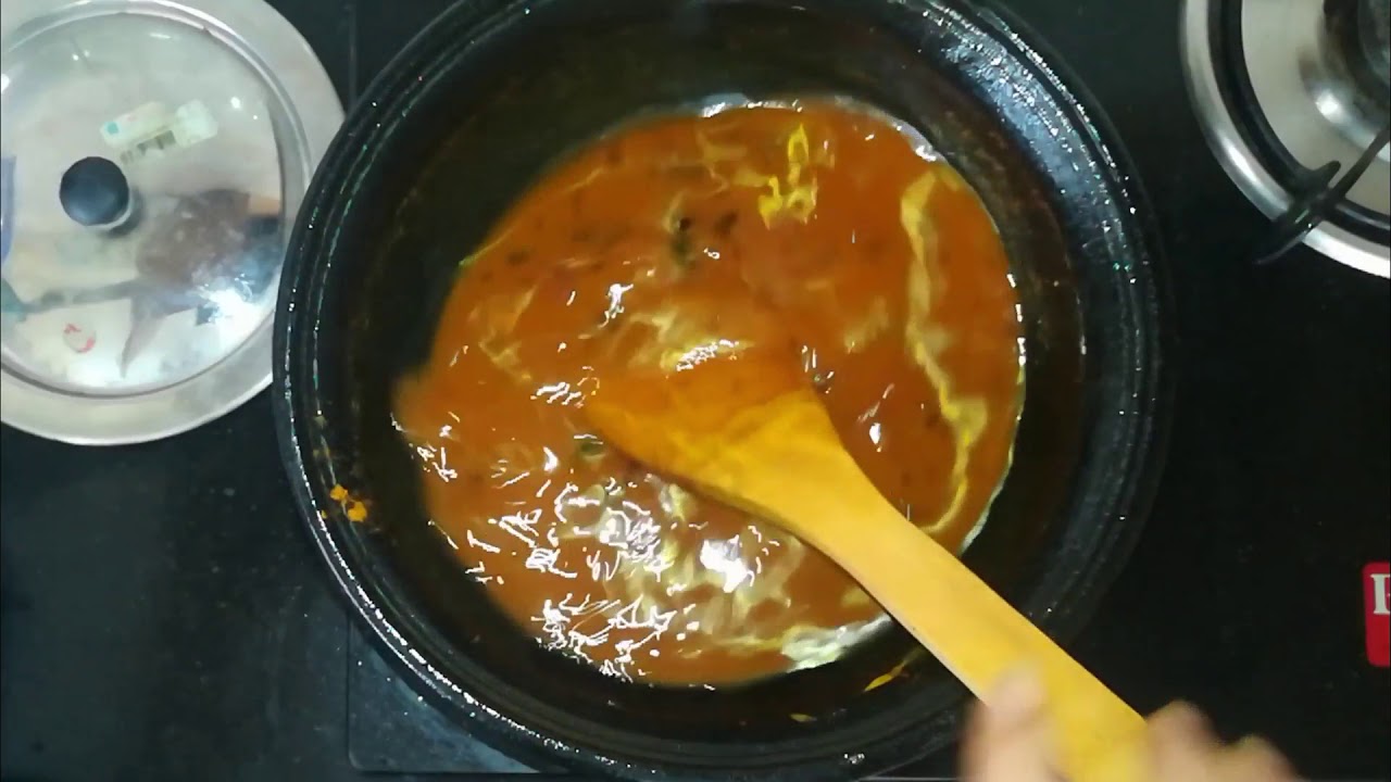 Ayira meen kulambu - man satti (Clay Pot) - YouTube