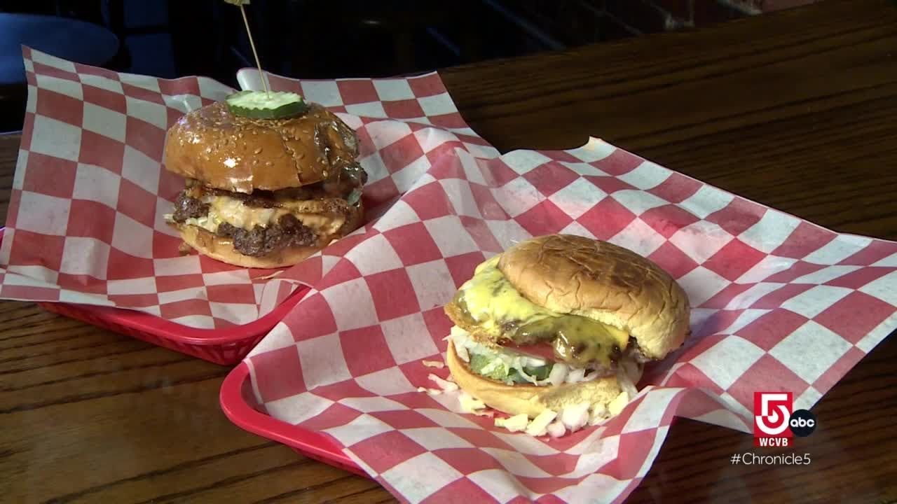 Local burger expert shares his top burgers in Boston - YouTube