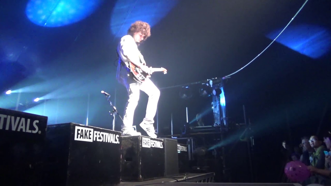 FLASH Queen Tribute Band | Bohemian Rhapsody - YouTube