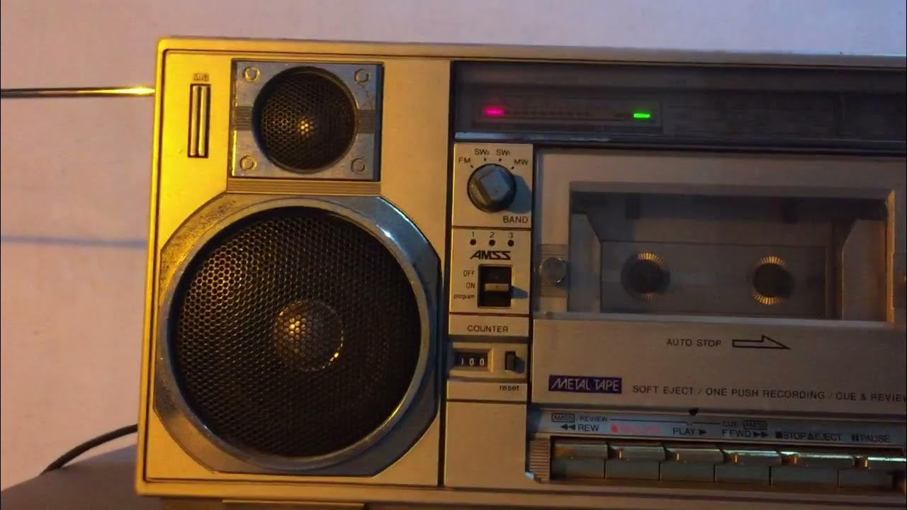 Vintage Mini Boombox Sanyo M7900K - YouTube