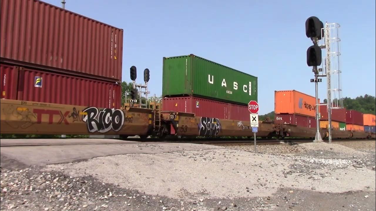 NS #4038 leads NS 278 through Tateville, KY - YouTube