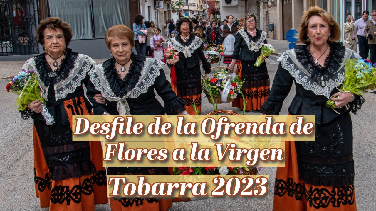Desfile de la Ofrenda de flores a la Virgen de la Encarnación en ...