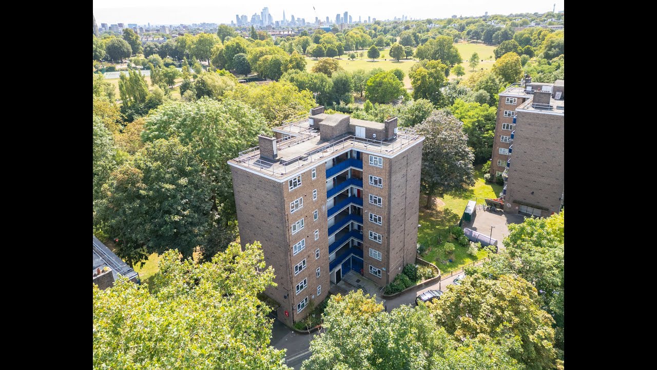 Flat for sale on Queen Elizabeth Close, N16 - Stoke Newington - YouTube