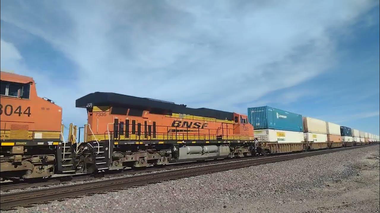 WB BNSF Z Train Feat BNSF Bonnet In Daggett Ca! #bigbossrailfanner - YouTube