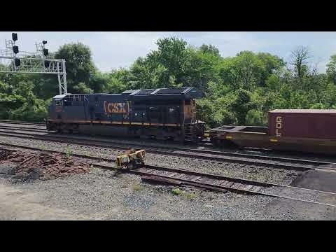 CSX 3377 leads an intermodal train through Northern Virginia - YouTube