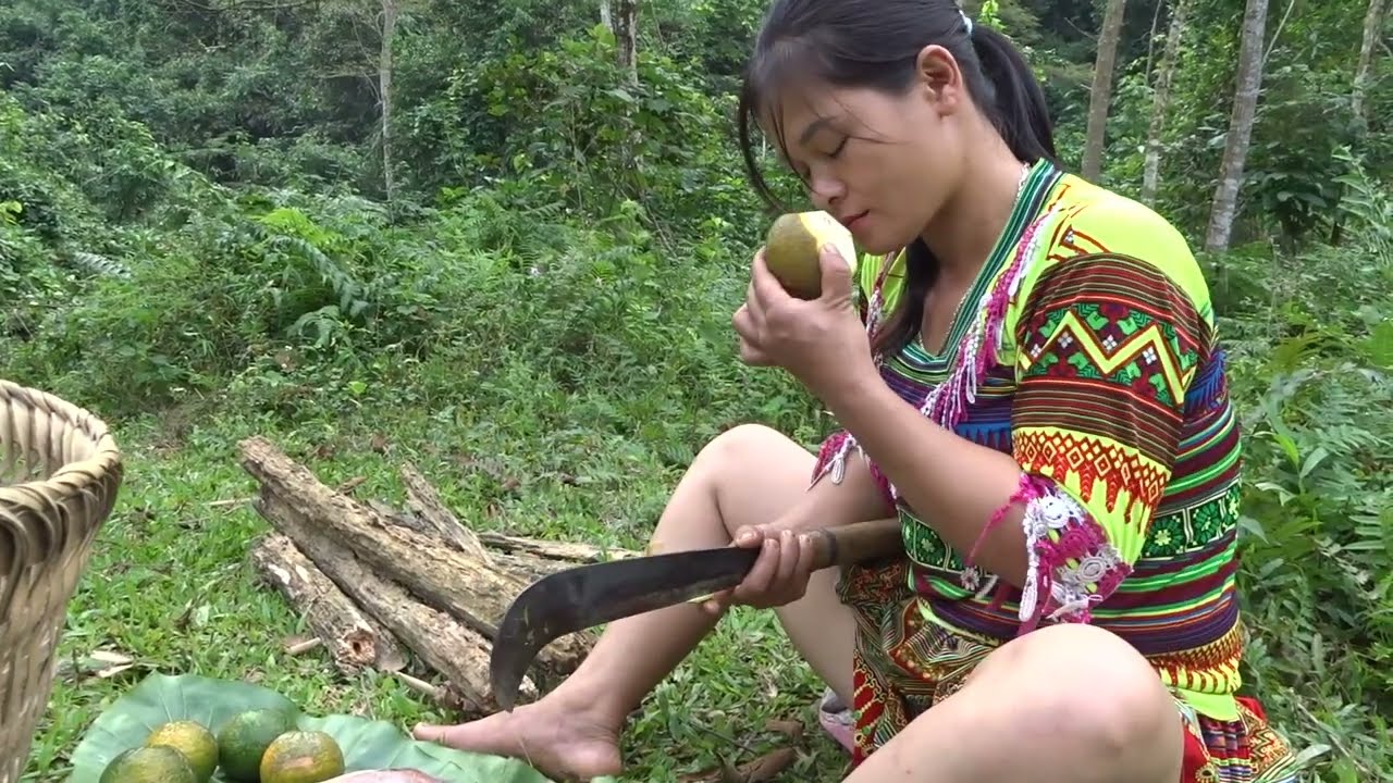 Primitive Life - Girl Eating Orange in the rainforest and cooking fish - forest people - YouTube