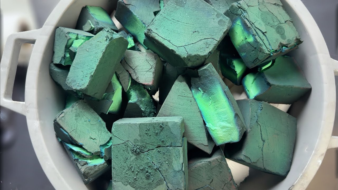 **SPED UP** Bucket of Super Flaky Green Dyed Butter 💕 - YouTube