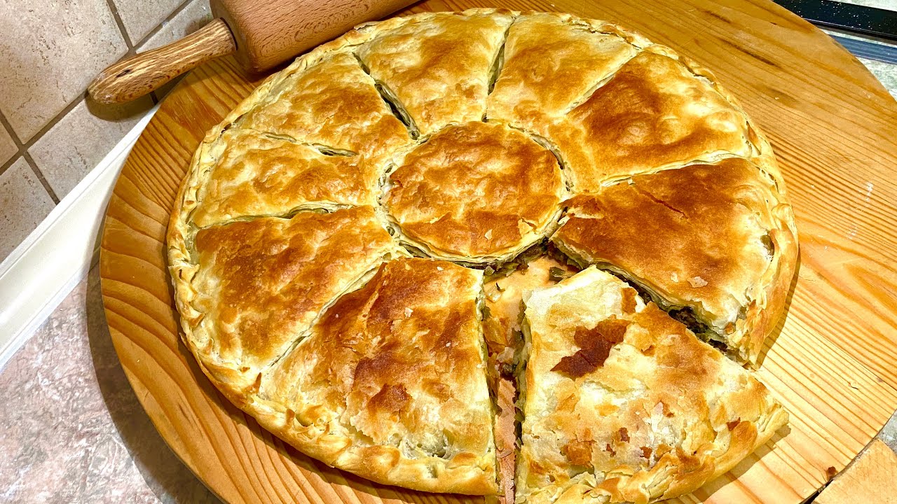 Byrek me dy peta me i lehti me presh dhe mish te bluare!Pirasali ...