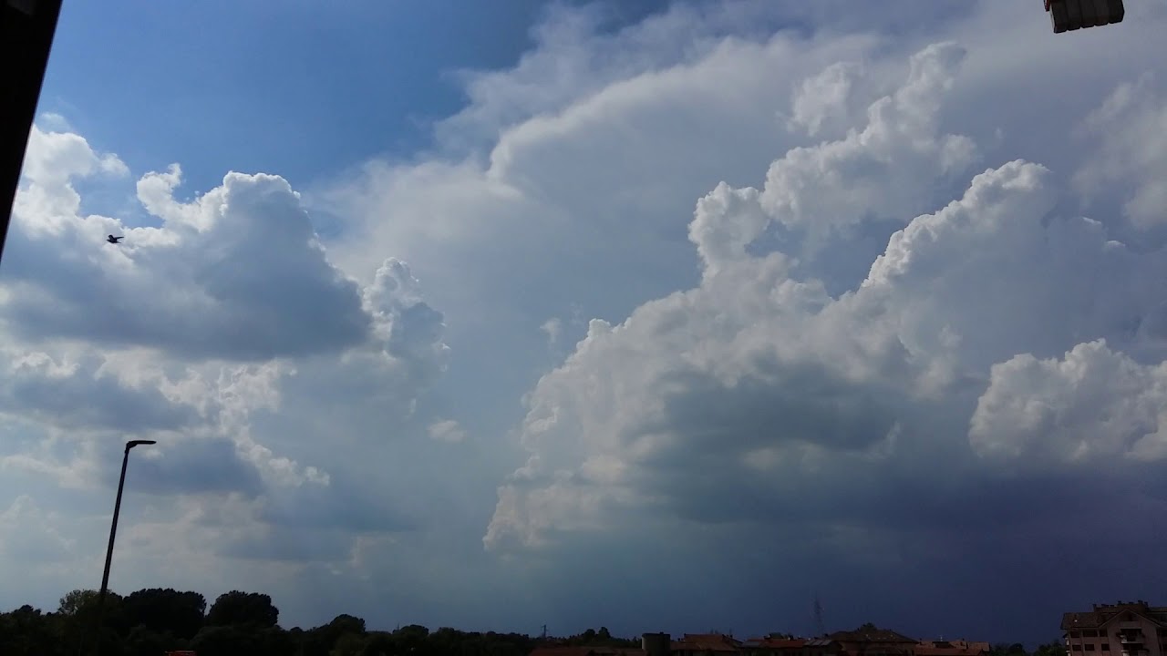 Time lapse temporale ad Assago 3 luglio 2020 - YouTube