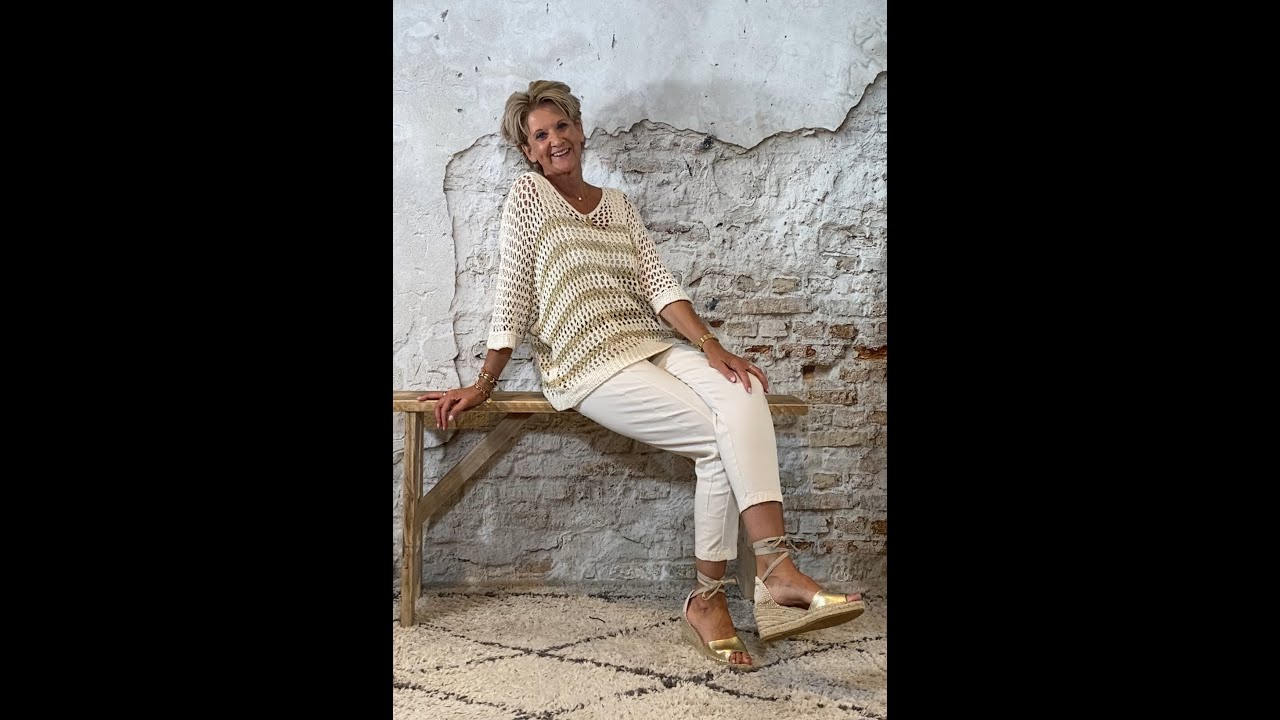 Mesh pullover open gebreid ecru met lurex streep en comfy momfit model ...