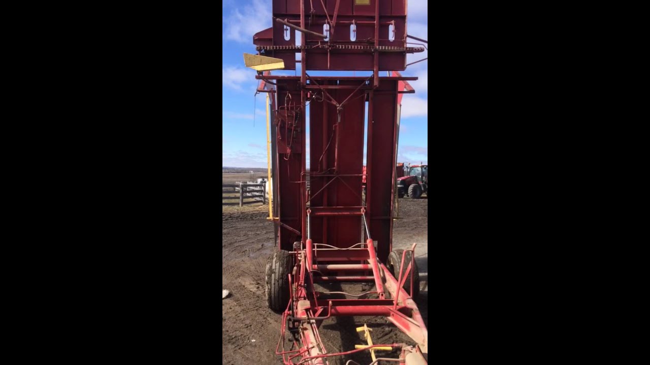 1010 New Holland Stackliner - YouTube