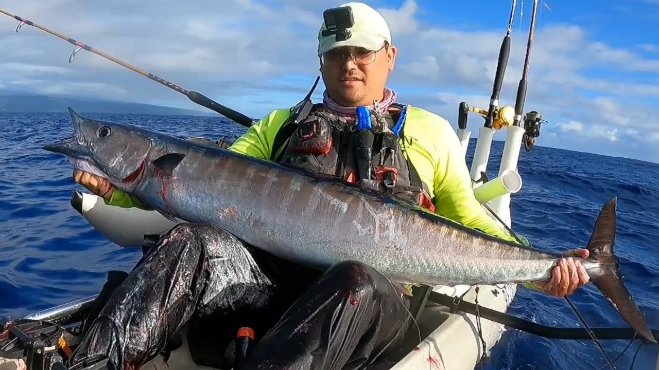 Hawaii Kayak Fishing: Huge Wahoo (Ono) Prowling the Color Change! - YouTube