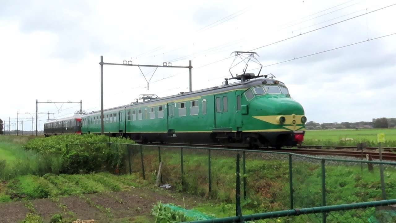 Historische treinen 'Muizeneus' en 'Hondenkop' door Castricum - YouTube