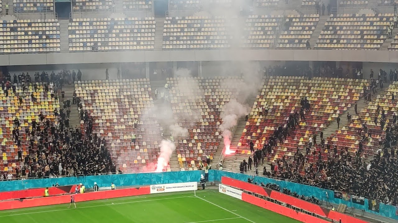 #ULTRAS RAZBOI PE ARENA NATIONALA | PELUZA SUD STEAUA vs. Sud Dinamo ...