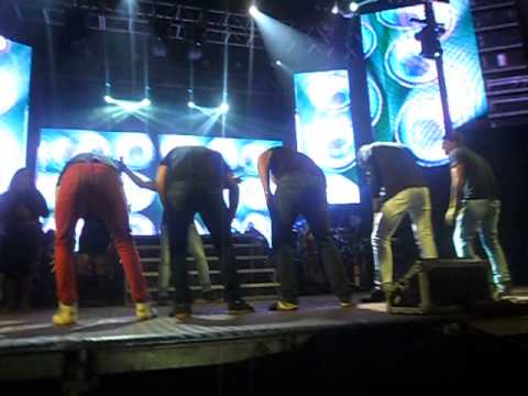 Henrique e Juliano dançando funk