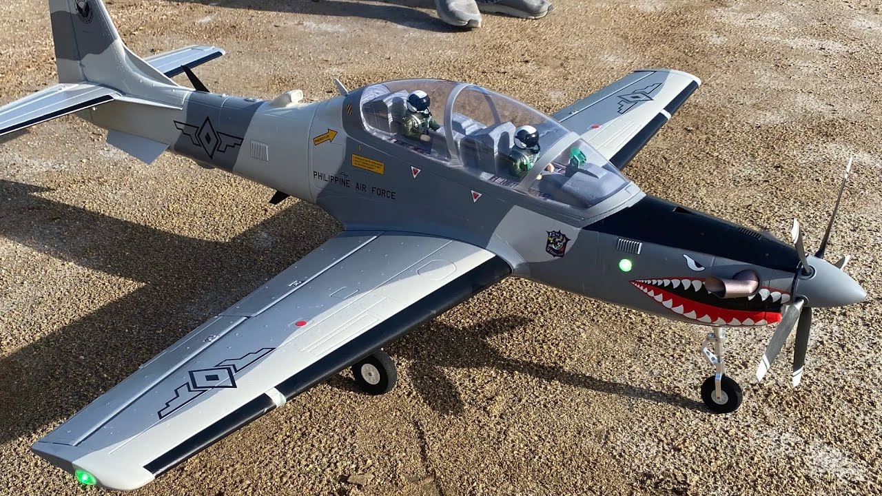 Avíos Super Tucano from HobbyKing - YouTube