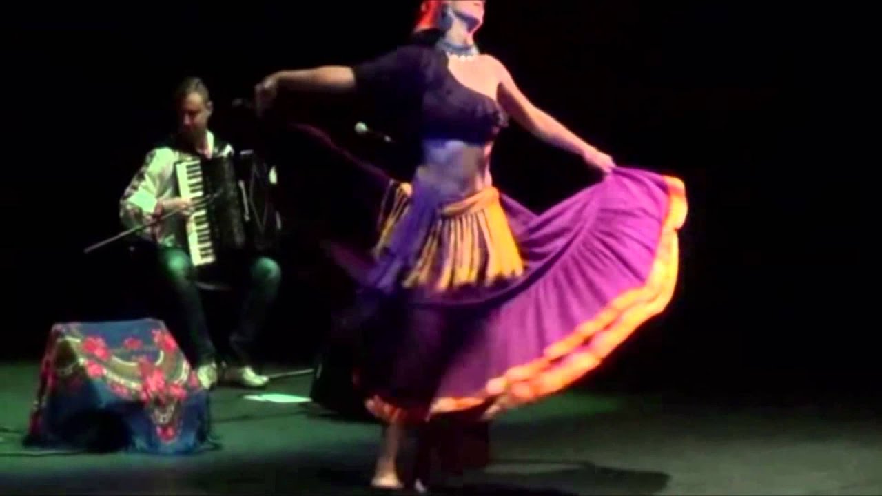 Erika La Turka. Danzas Gitanas. - YouTube