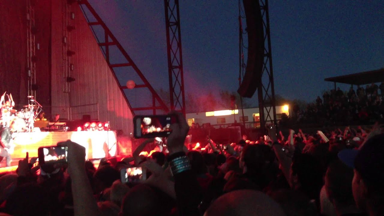 Three Days Grace live @ Lonestar Amphitheater - Home - Lubbock, TX 2013 ...