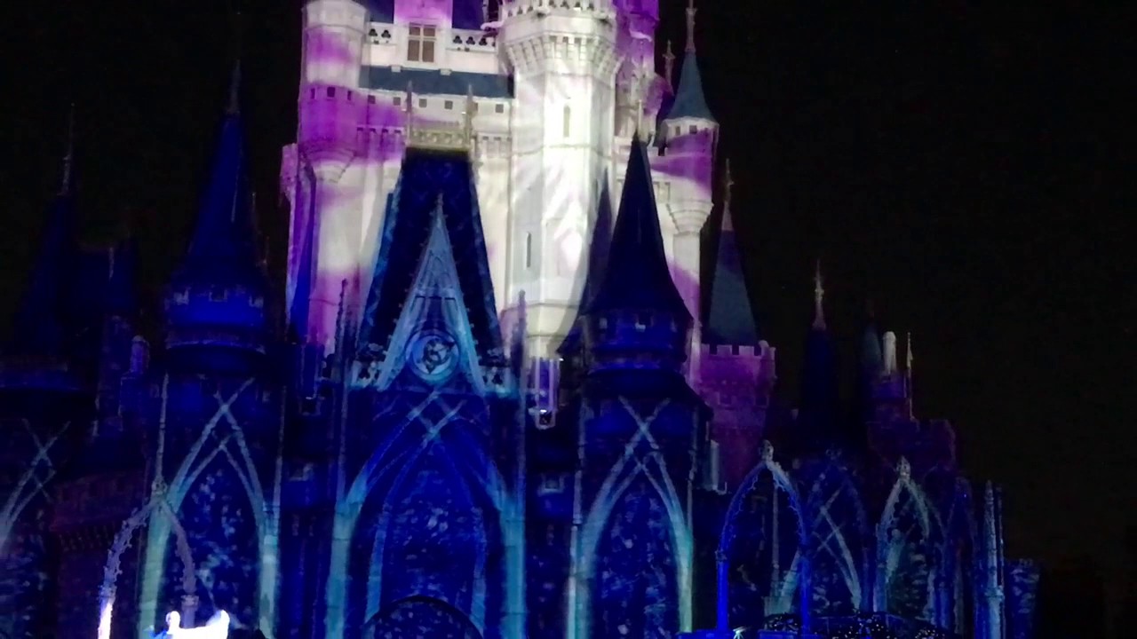 Elsa lights the castle - YouTube