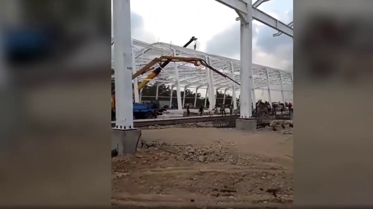 Collapse of steel structure - YouTube