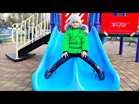 Margarita and Lera pretend play and decorate the Christmas tree Маргарита и Лера