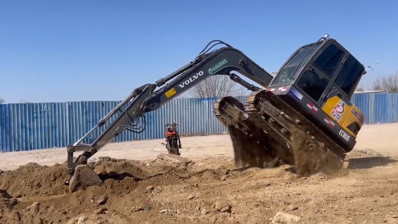 Excavator:VOLVO EC80D - YouTube