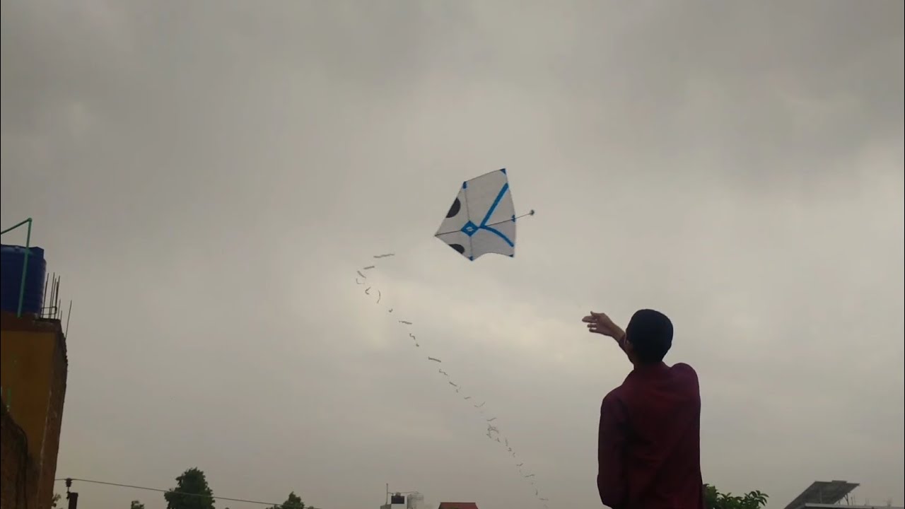 Pipa kite flying in India - YouTube