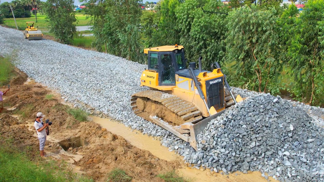 Bulldozer Pushing Gravel Contruction Road New - YouTube