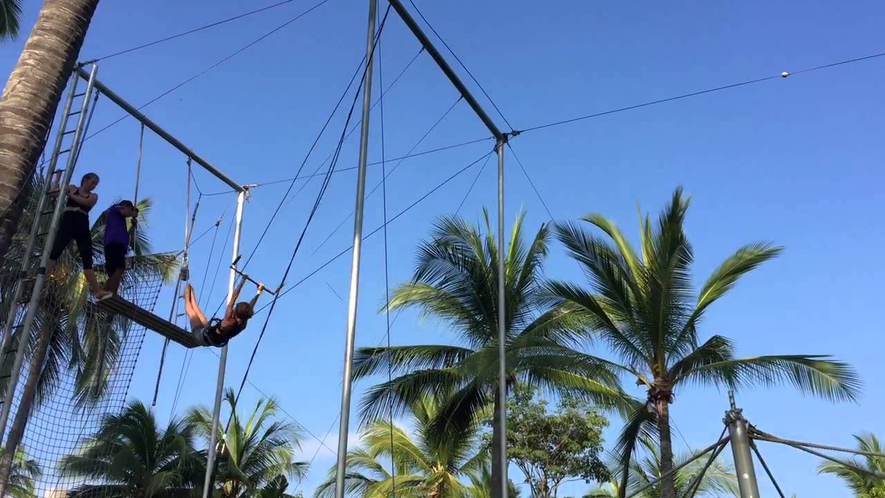 Club Med Ixtapa 2015 Trapeze Pirouette Catch - YouTube