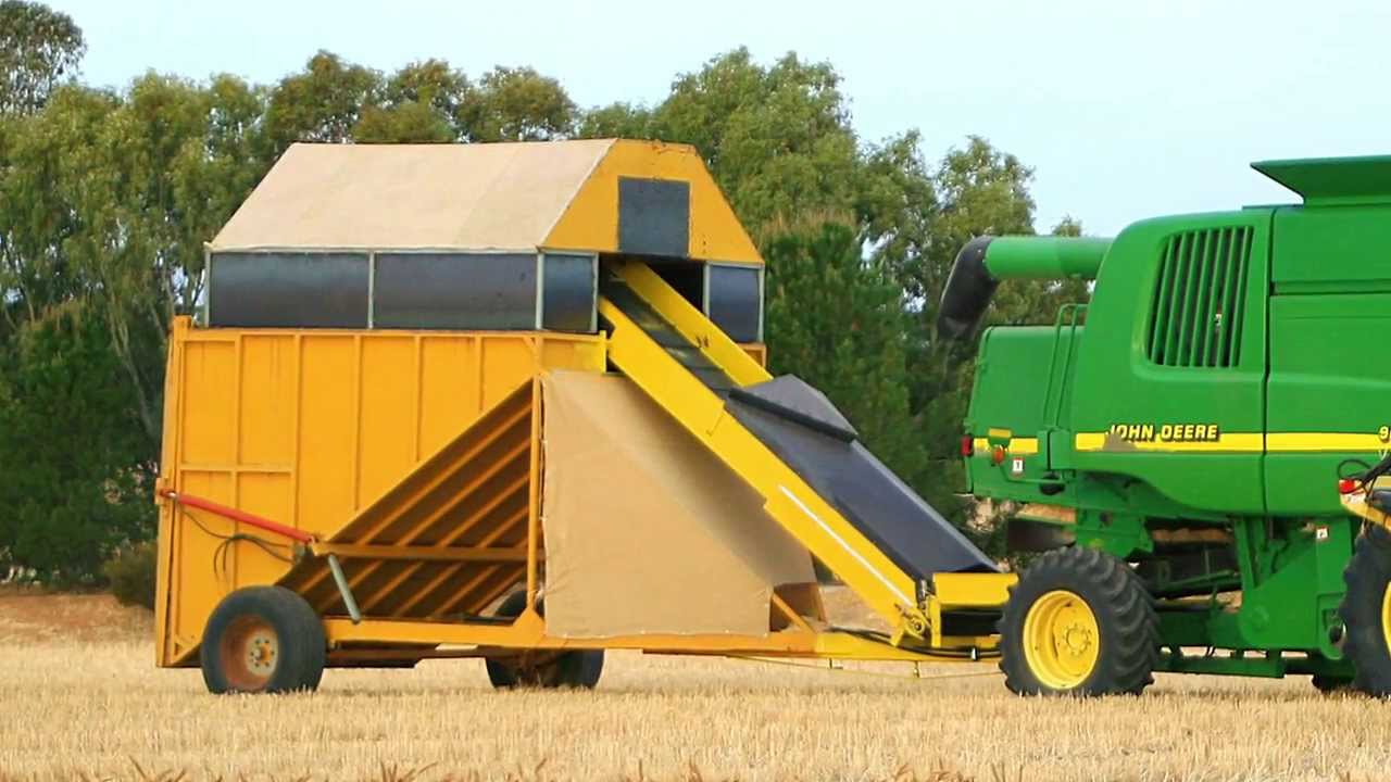 Capture weed seeds at harvest: Chaff carts - YouTube