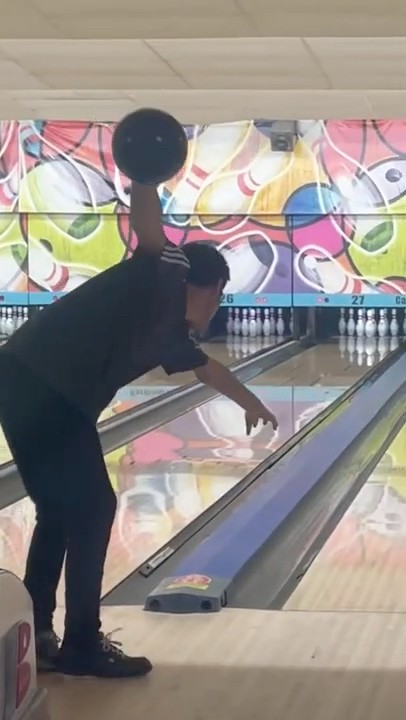 Lofting my ball over the left gutter cap! #bowling - YouTube