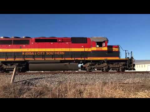 KCS 3205, KCS 6083 leads LL60 through Reserve, LA - YouTube