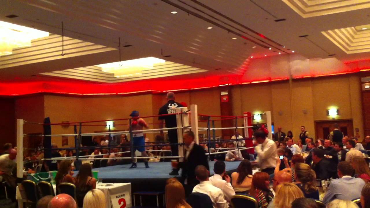 Boxing debut at The Hilton Hotel Blackpool, May 31st 2013 Round 1 - YouTube