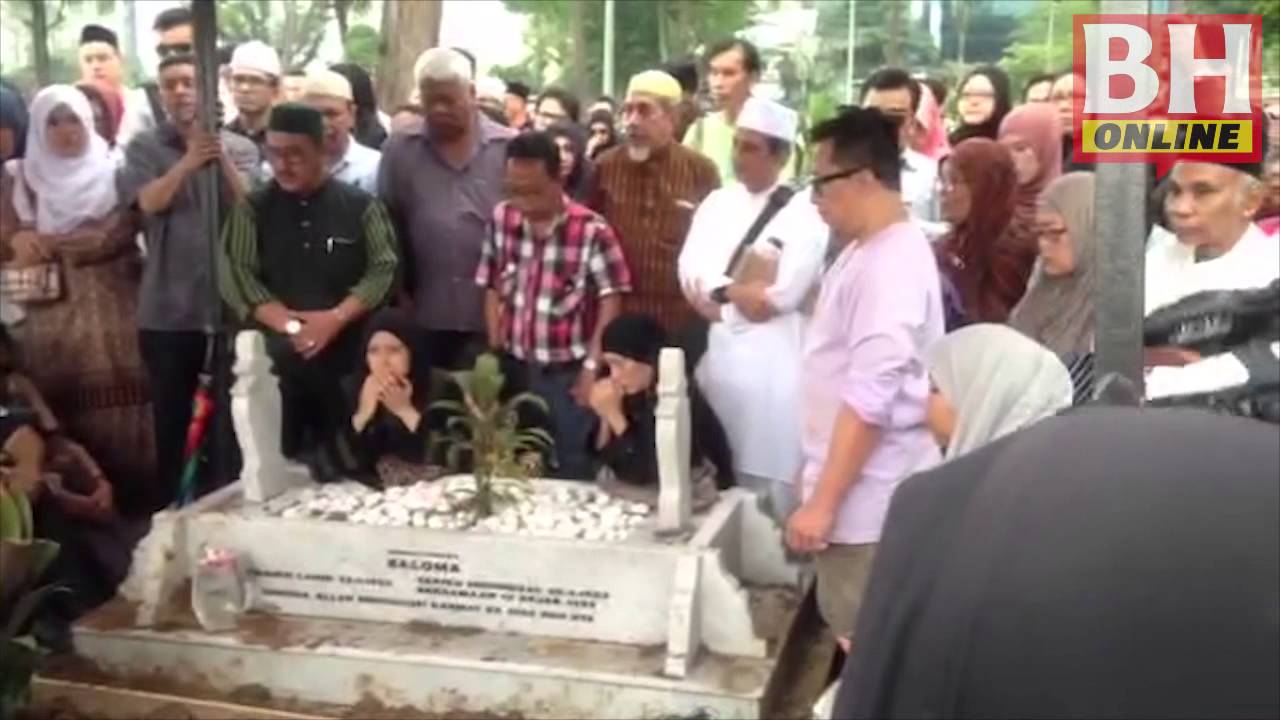 Seniwati Mariani Ismail disemadikan - YouTube