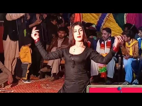 Pakistani Wedding Mujra/Mehandi Dance Performance - YouTube