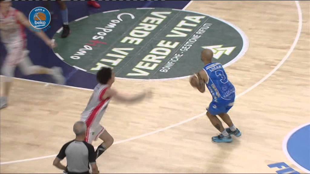 David Logan prende fuoco - YouTube