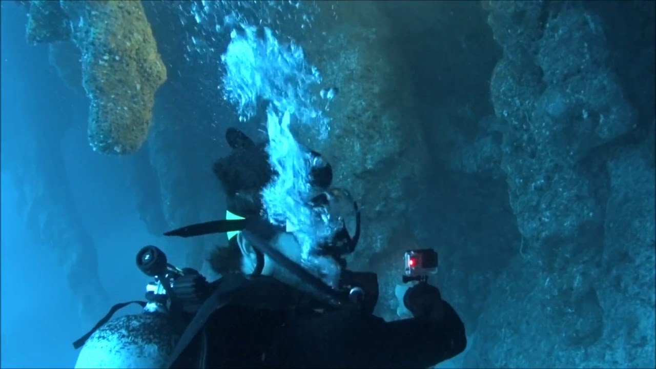 Diving The Great Blue Hole - YouTube