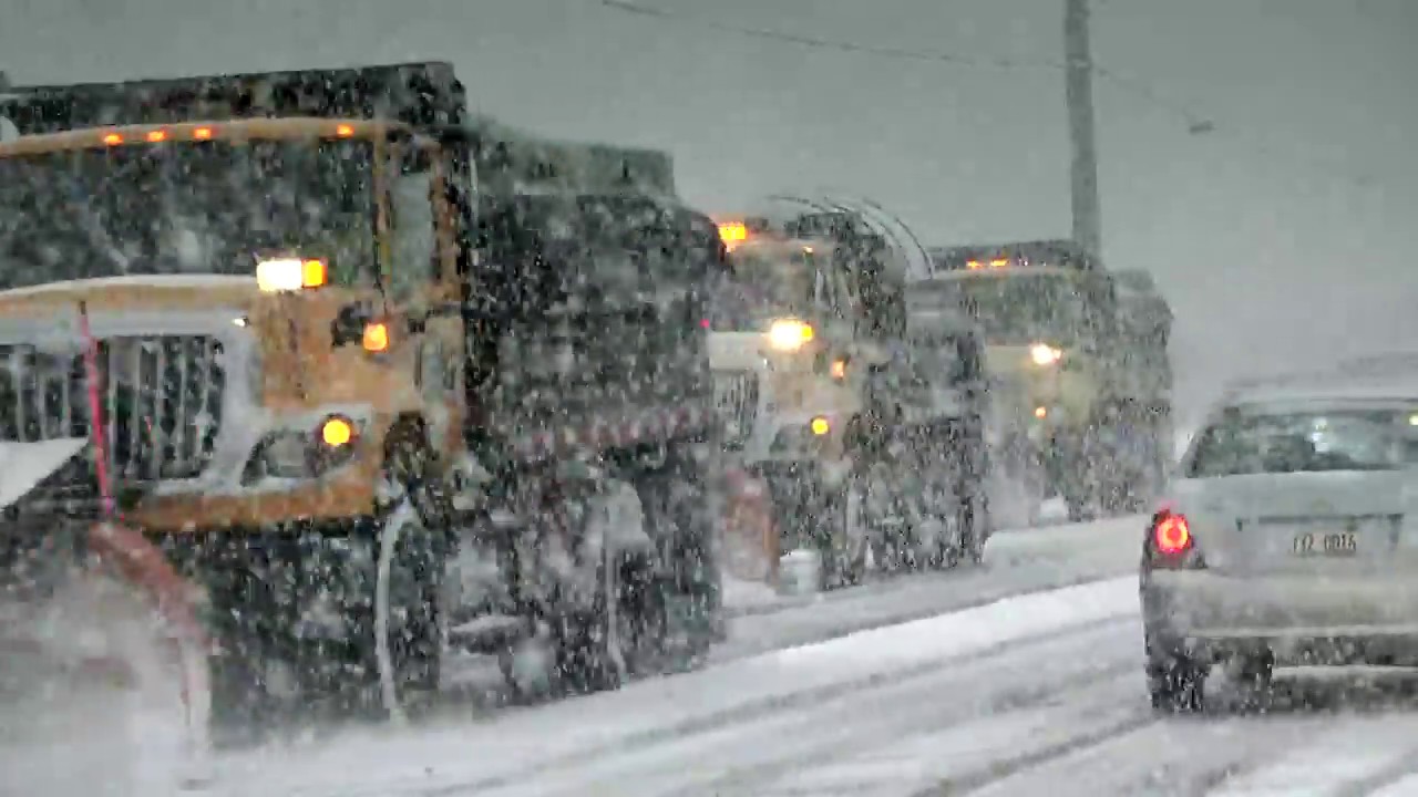 03--14-17 Tracking Snow in and around Chicago - YouTube