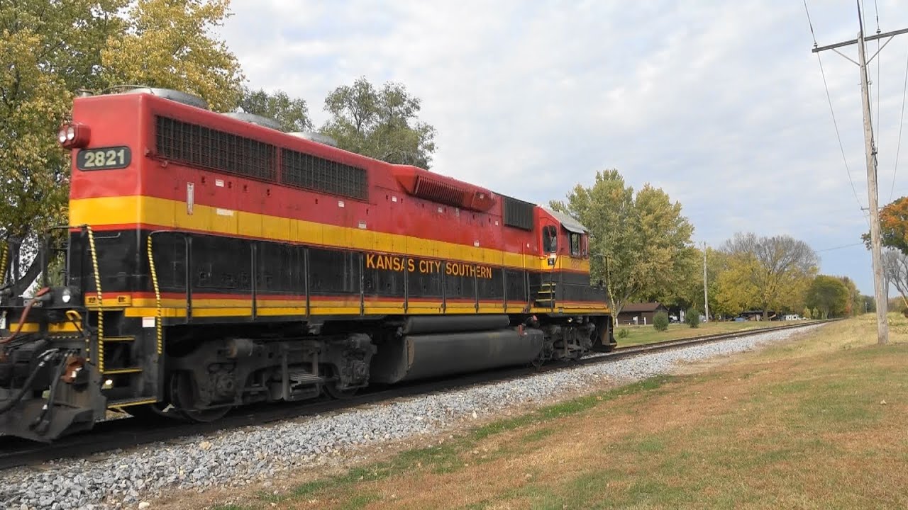 KCS 2821 Leads a Rail Train, Hampton, IL 10/22/24 - YouTube