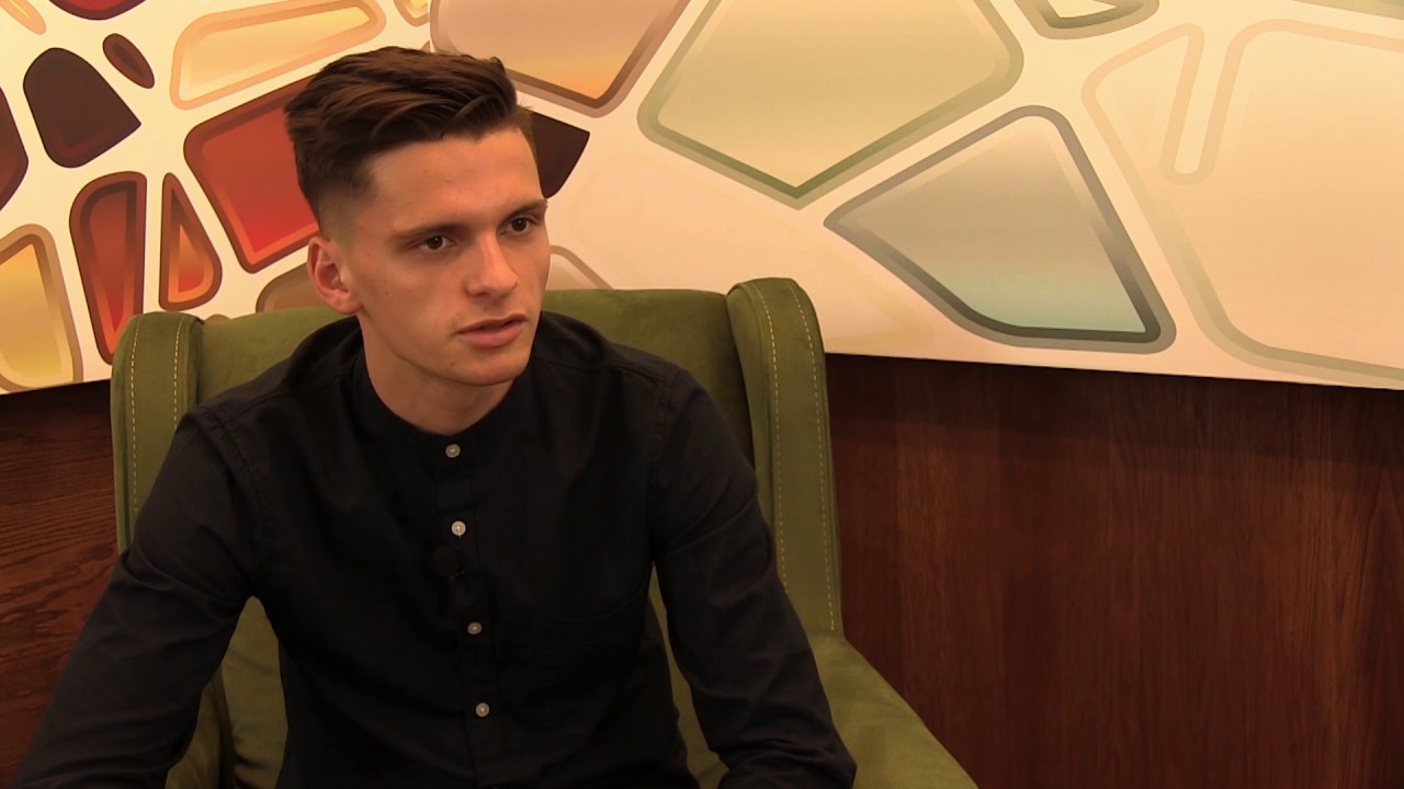 Talenti Albin Gashi nënshkruan me SK Rapid Wien - YouTube